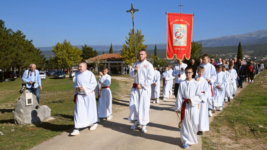 Otok: Proslava sv. Luke, zaštitnika župe – Franjevačka provincija ...