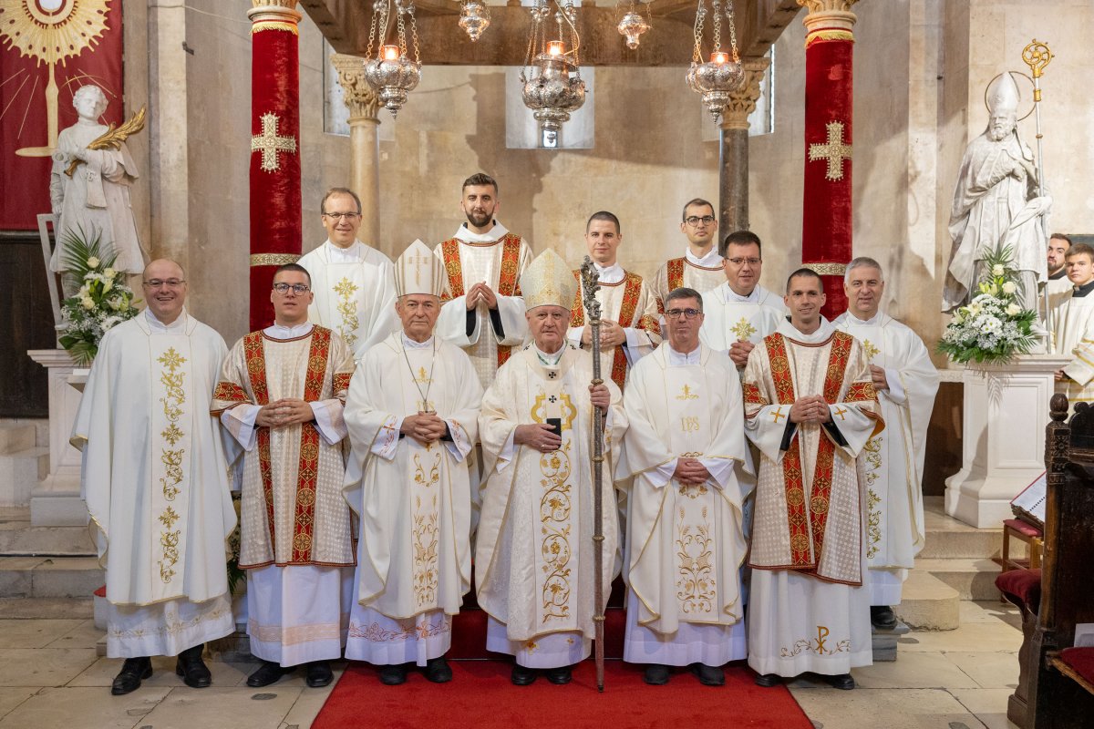 Trogir: Đakonsko ređenje – Franjevačka provincija Presvetog Otkupitelja ...